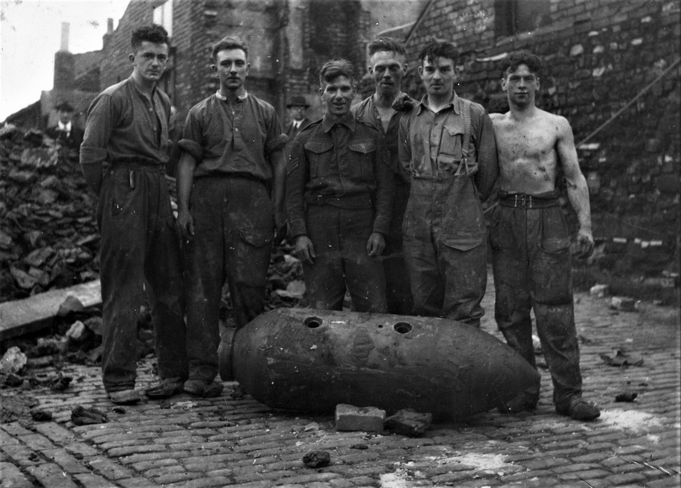 AMY FLAGG WAR DIARIES #5 BOMBS FALL ON JARROW | ALIKIVI : NORTH EAST UK ...